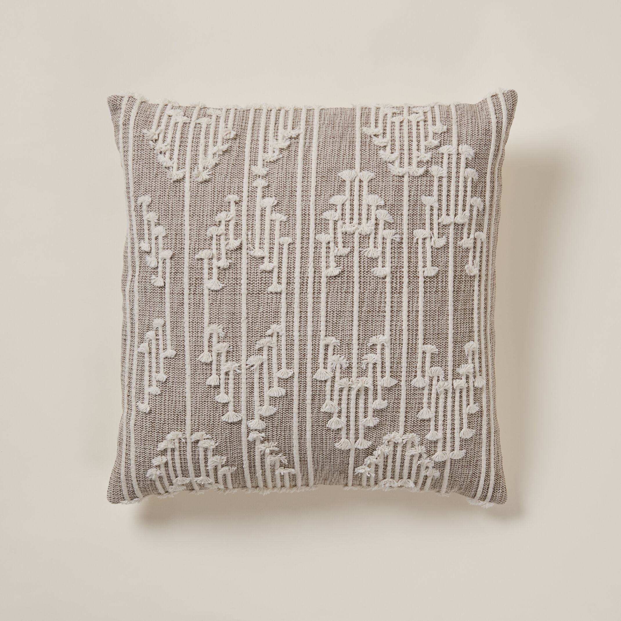 Kaata Clipped Cushion